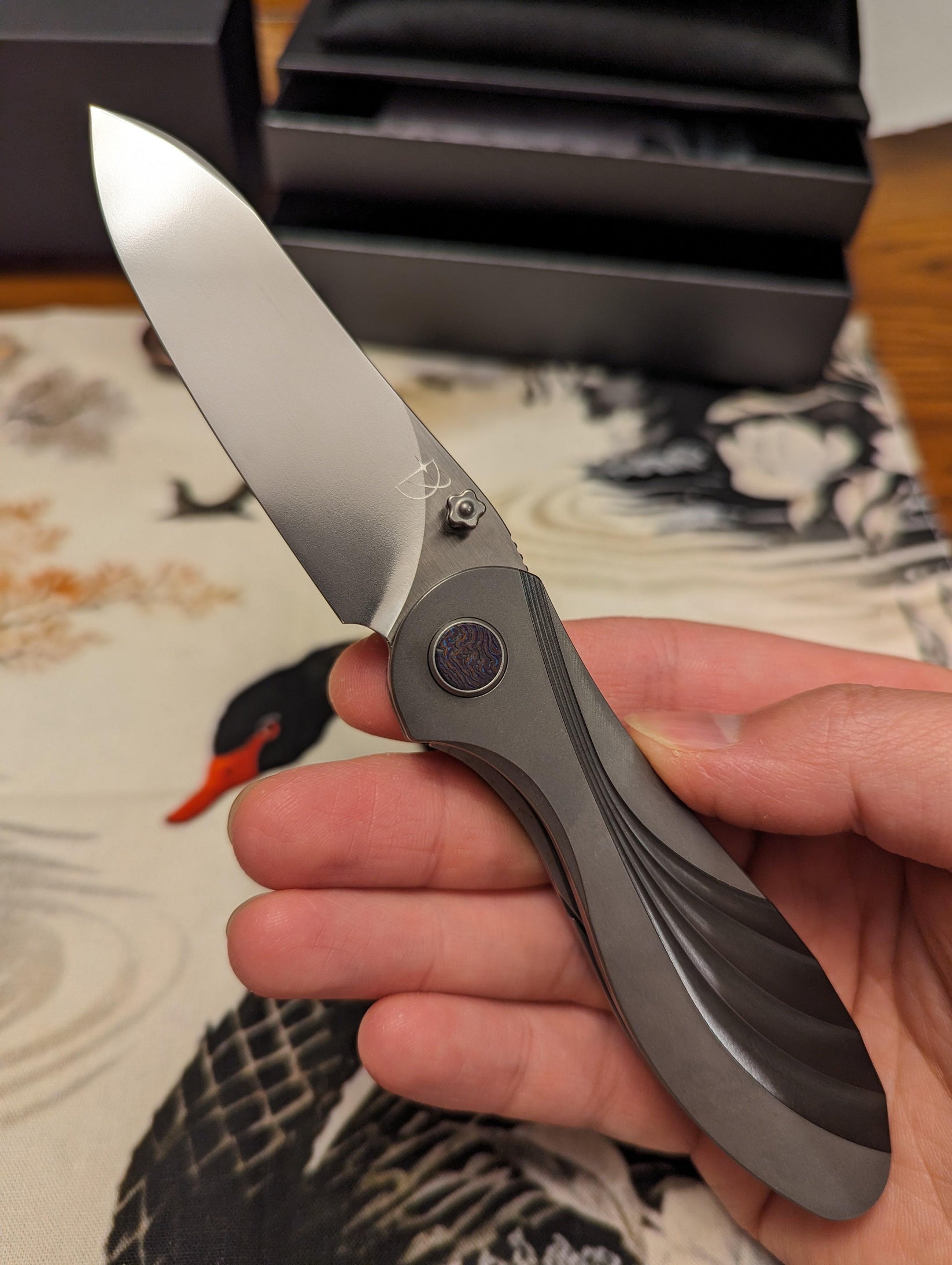 Black Swan (Discontinued, display only) – Aurora Blade
